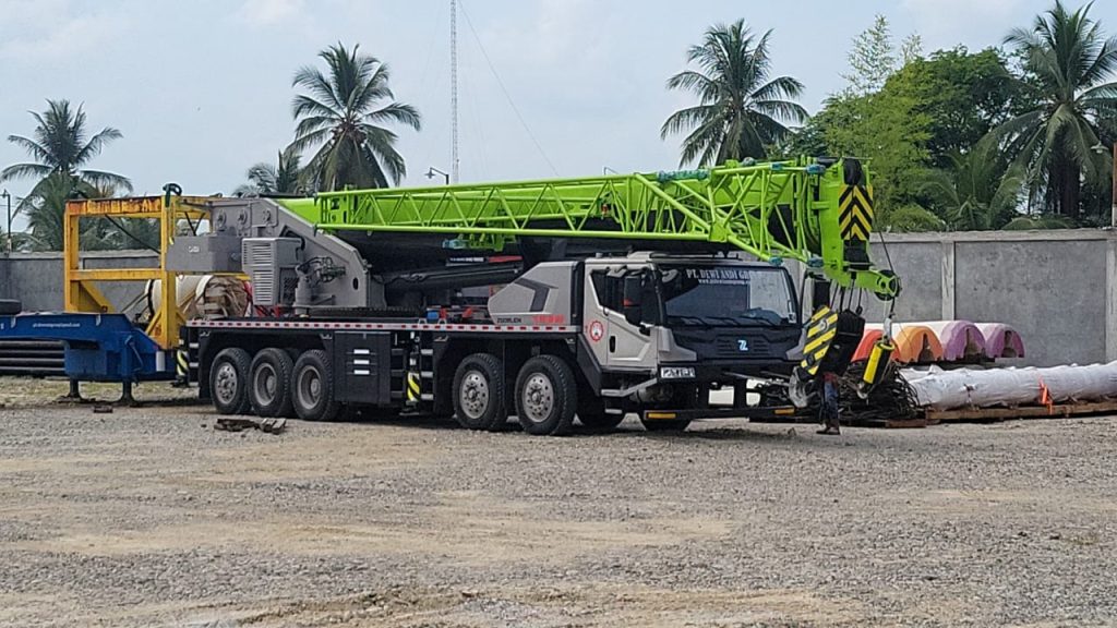 New Truck Crane Zoomlion 100 Ton – PT Dewi Andi Group